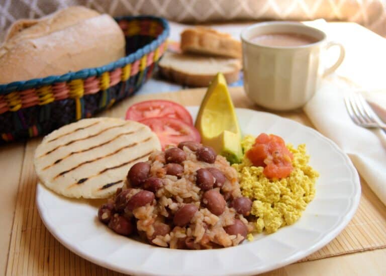 Vegan Colombian Breakfast Calentado - Vecina Vegetariana
