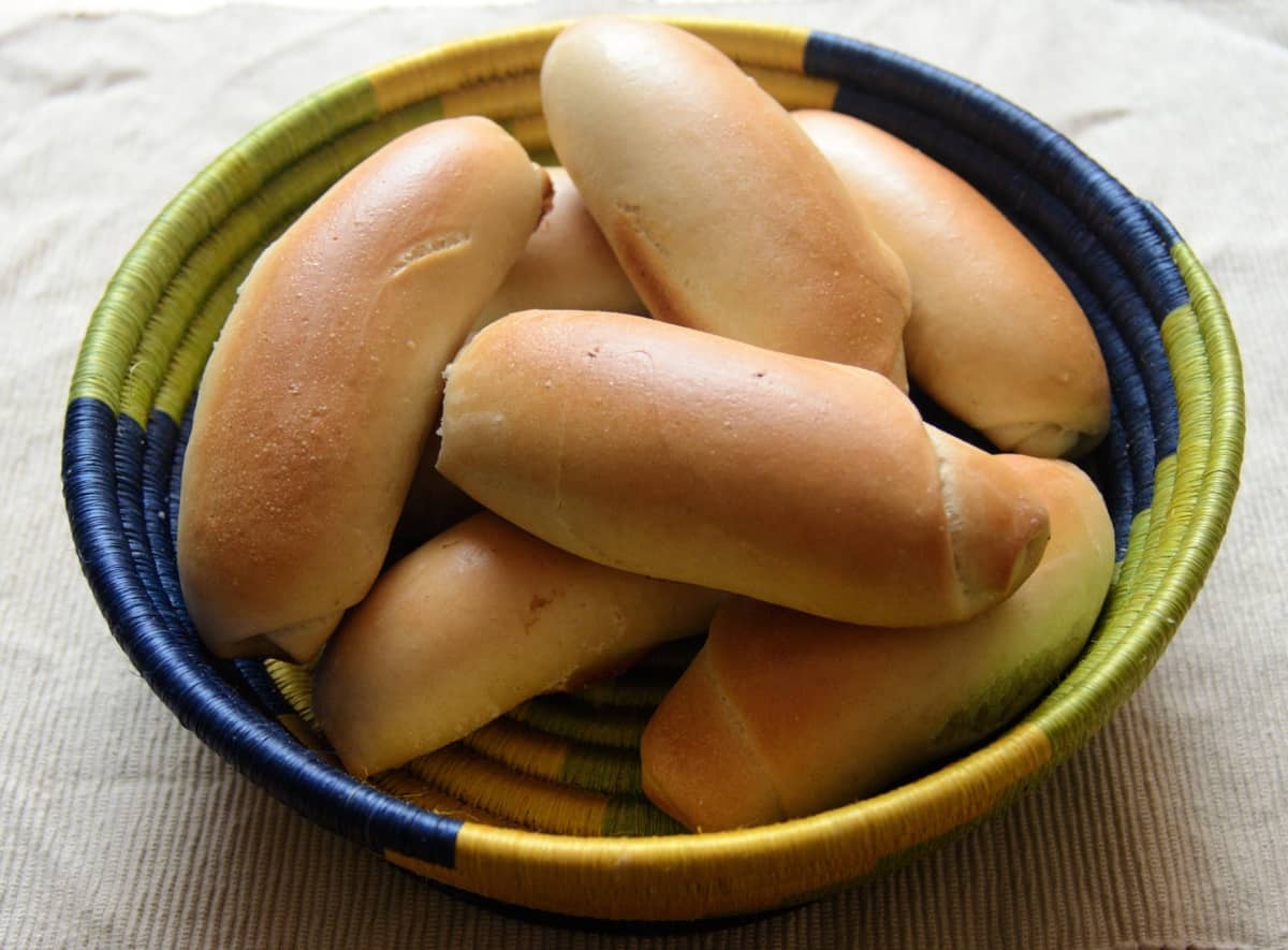 Pan Blandito (Colombian Bread Rolls) - Vecina Vegetariana